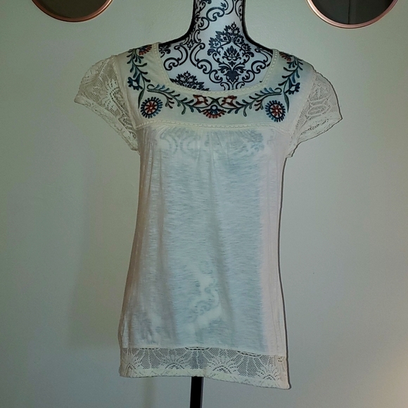 Ruff Hewn | Tops | Ruffhewn Cream Colored Boho Design Top Lace Accents ...